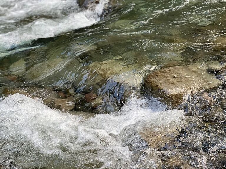 Iao Valley Information & Hiking Map - Maui Information Guide